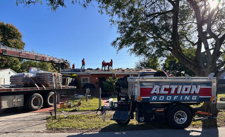 Miami Dolphins y Action Roofing Donan Techos Nuevos a Familias Necesitadas | Roofing Contractor